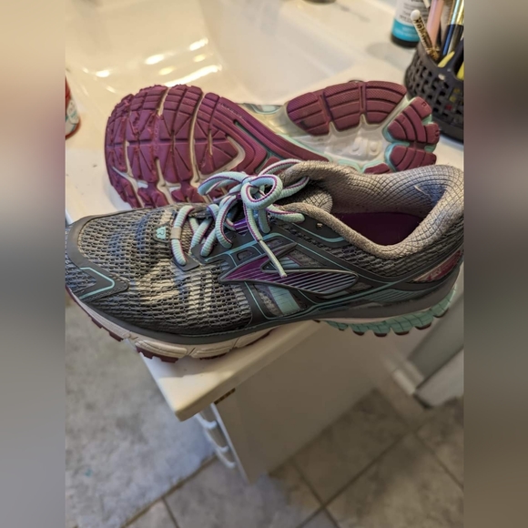 Brooks | Shoes | Brooks Ravenn | Poshmark